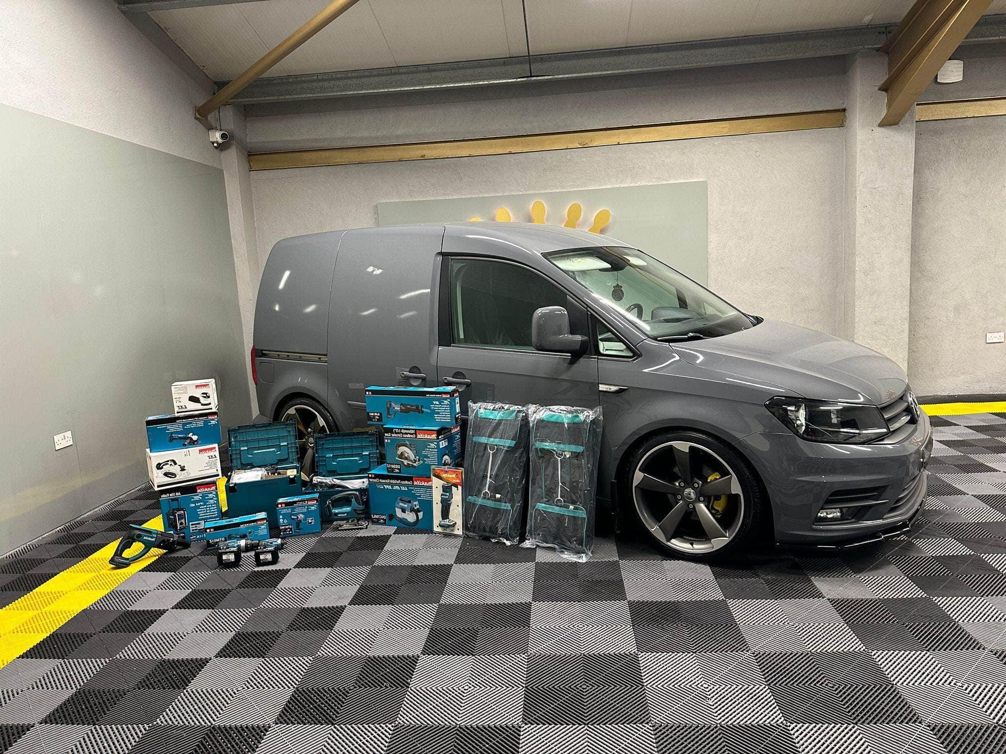 Volkswagen Caddy C20 Highline & 15pc Makita Toolkit - Competitions - R ...